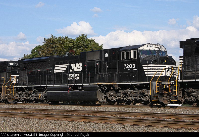 NS 7203